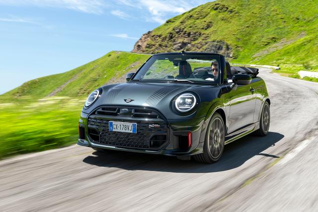 Nuova gamma MINI John Cooper Works: l’auto compatta che sfida le ...