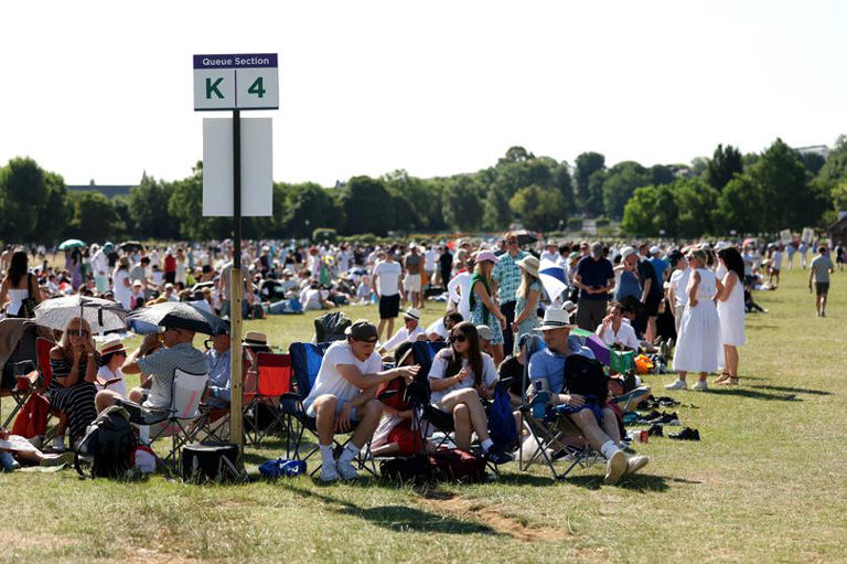 Man queues for seven hours to get into Wimbledon and issues brutally ...