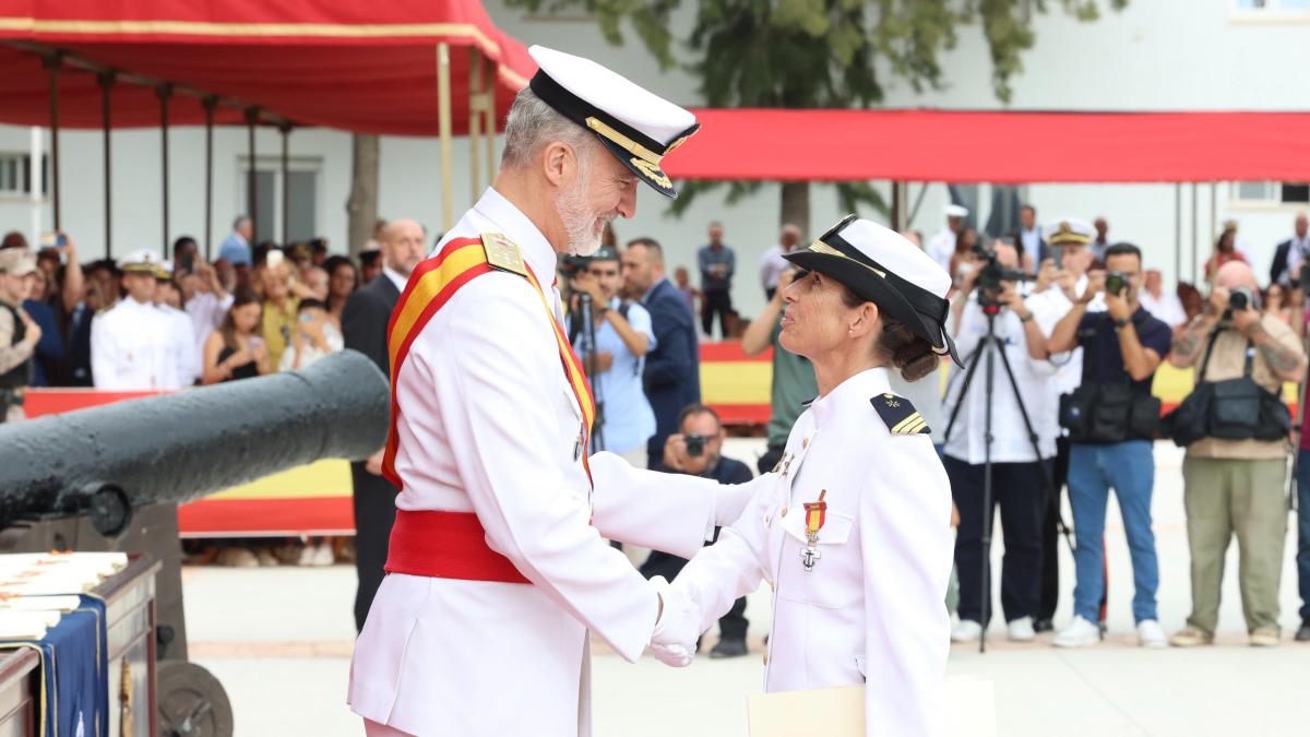 El Rey preside la entrega de despachos a los nuevos sargentos de la Armada