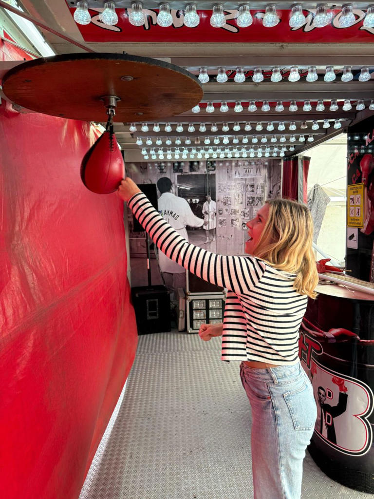 Voll auf die Fresse: Boxbude endlich wieder auf der Rheinkirmes!