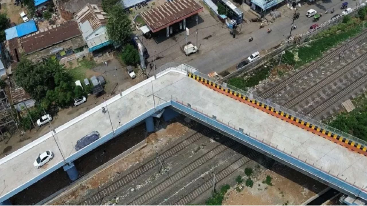 The 90-Degree Curve Bridge That Became a Scandal in India