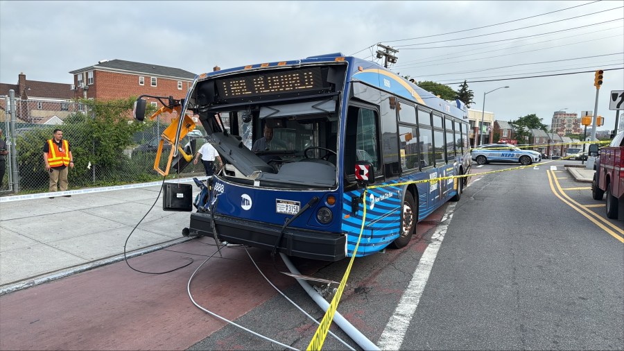 Multiple injured after MTA bus crash in Queens