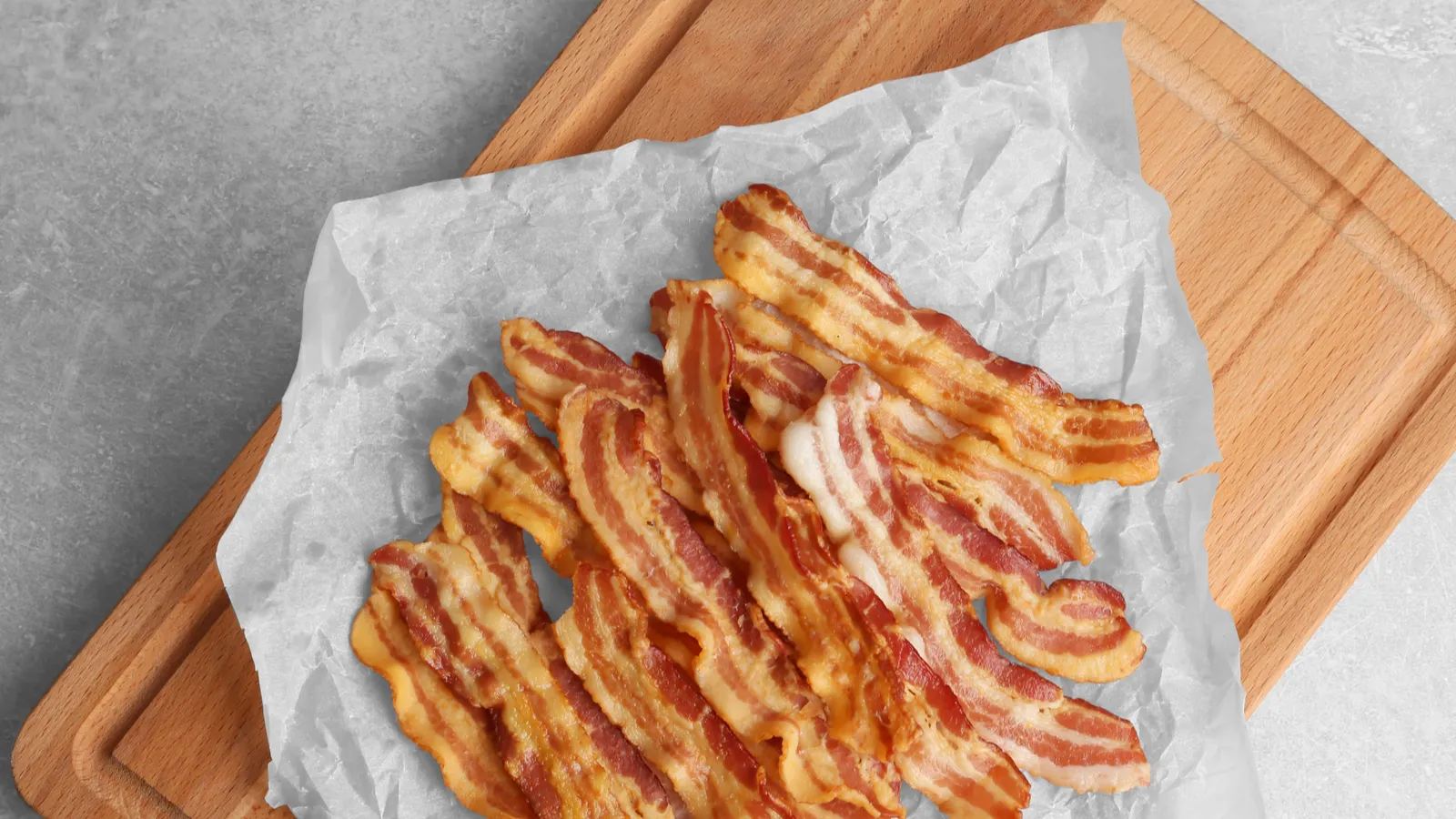 How long does cooked bacon last in the fridge?