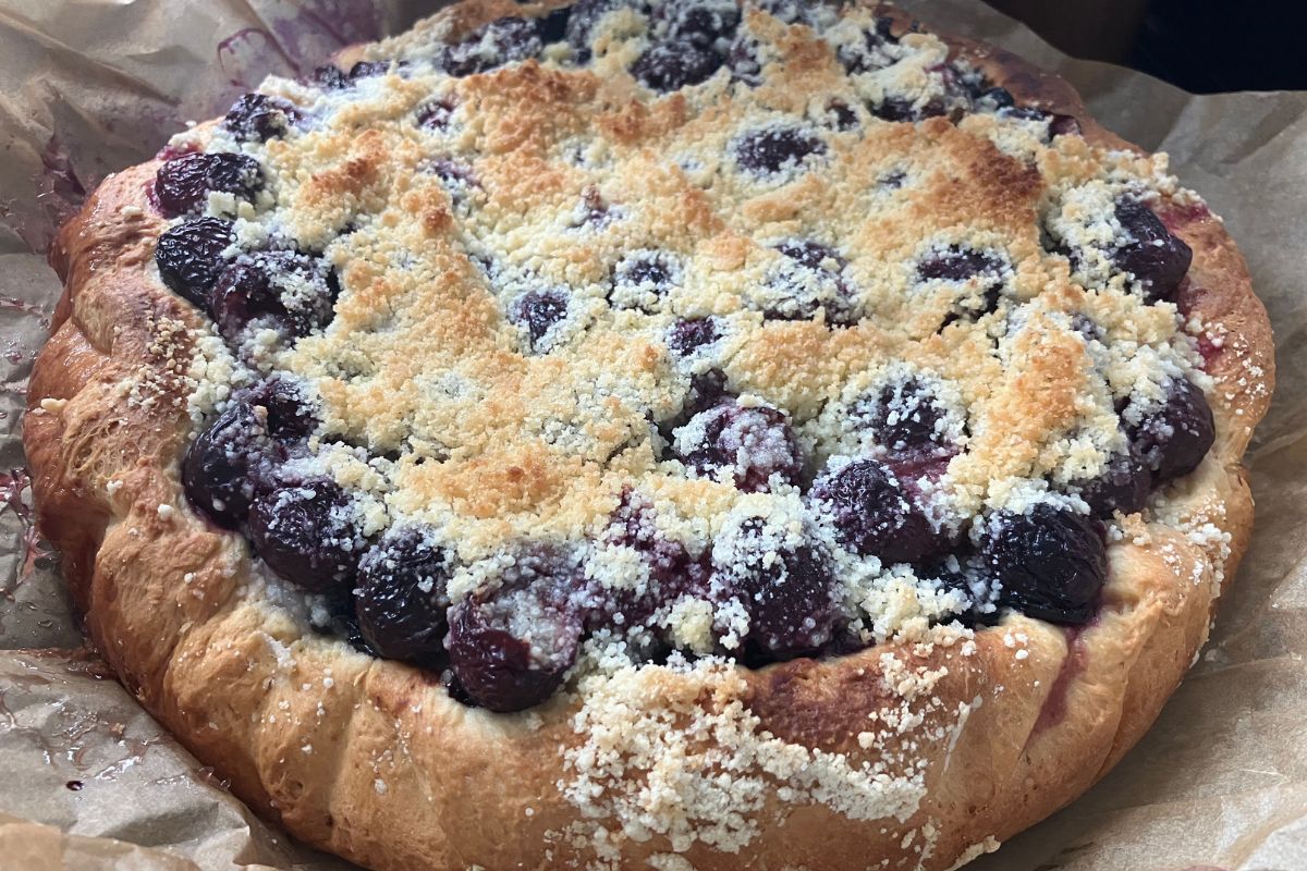 Cena za jagody powala. Aby ciasto nie było ubogie, zmieszałam z innymi ...