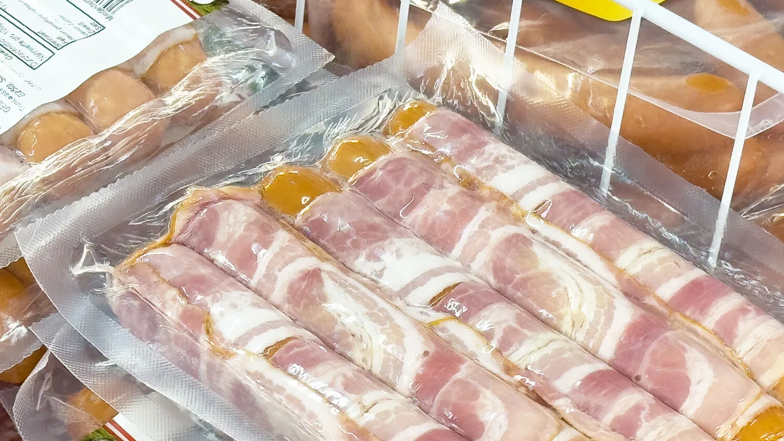 How long does cooked bacon last in the fridge?