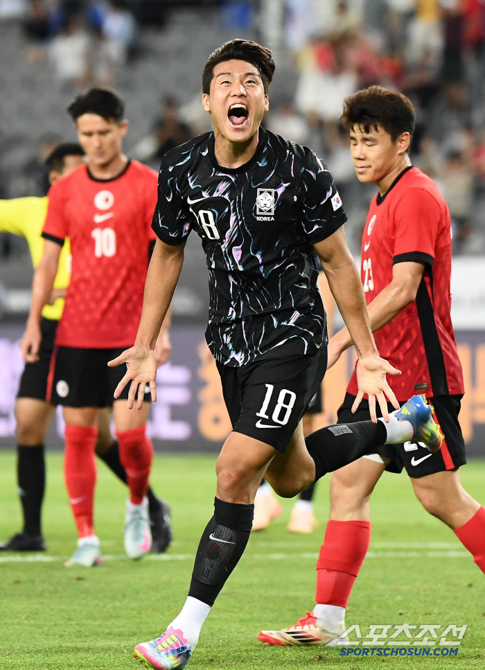 Dad, did you see that? Lee Ho-jae scored an A-match goal following Lee ...