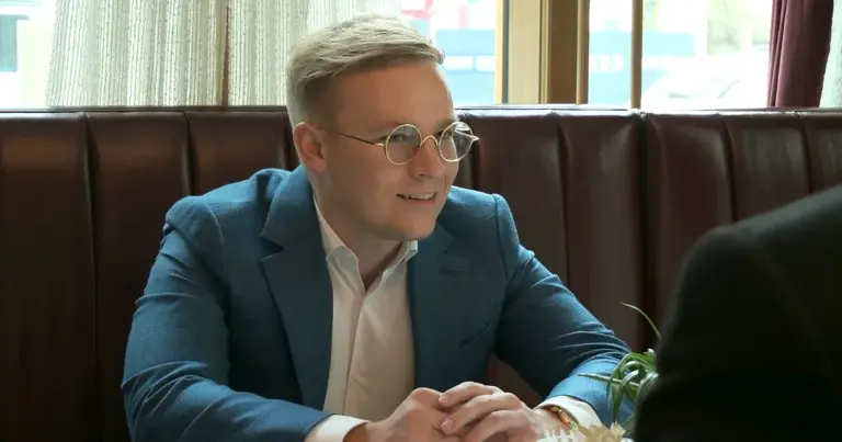 Ki az a Partos Bence, aki egy kiszivárgott papír szerint a Fidesz digitális közösségét építené?