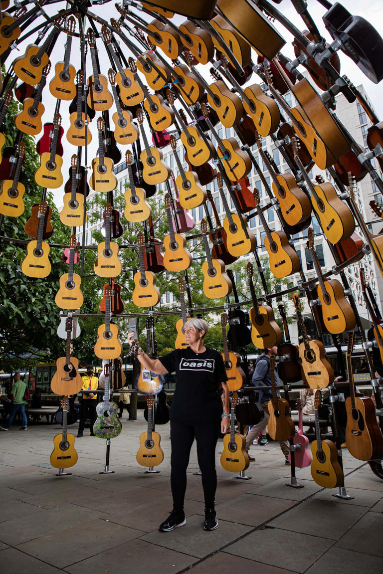 31 pictures as Oasis mania sweeps Manchester ahead of Heaton Park gigs