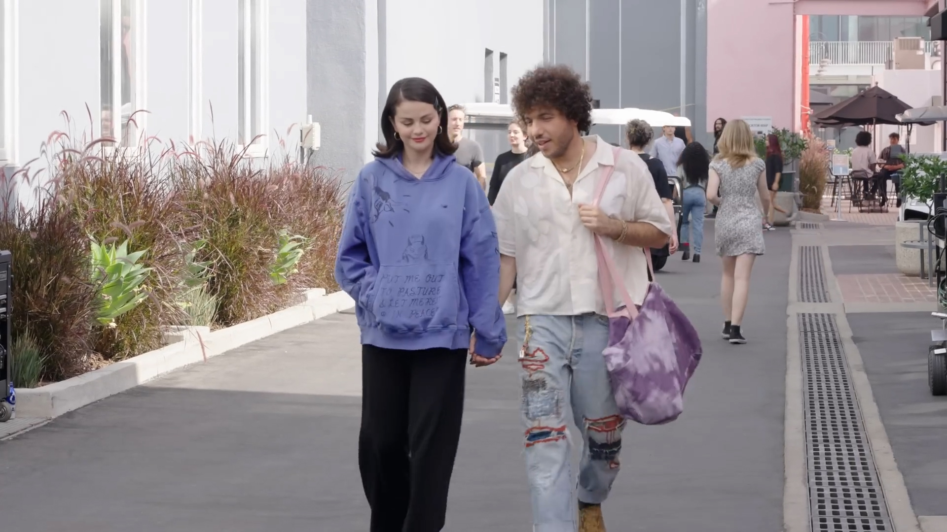 Die Hochzeitspläne von Benny Blanco und Selena Gomez sind auf Eis gelegt, aber ihre ...