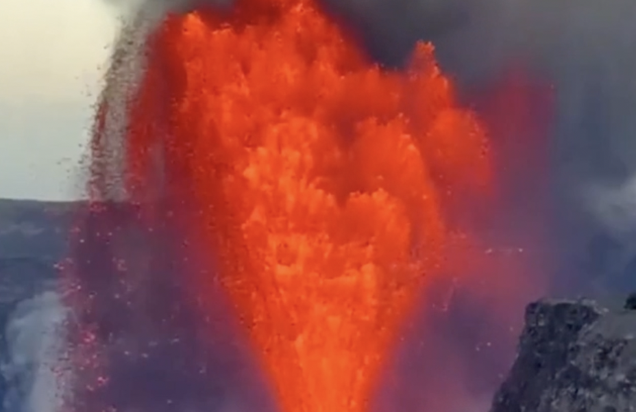 Hawaii's Kīlauea Roars to Life With 9 Hours of Explosive Lava