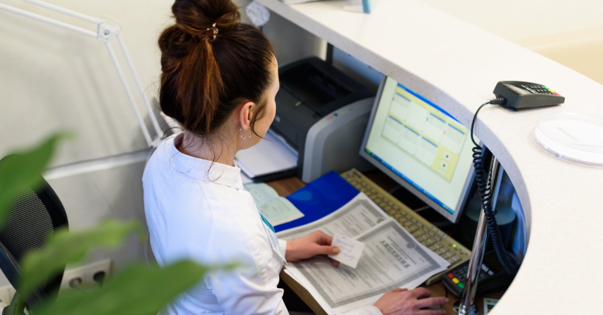 8 Easy Office Jobs That Pay Over $50K (And Anyone Can Pick up Quickly)
