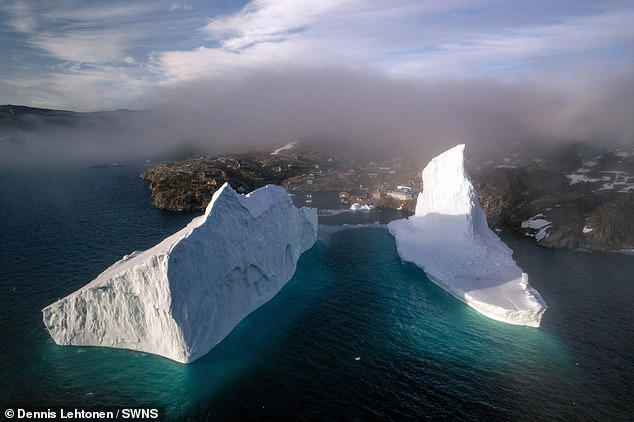 Amazing images show skyscraper-sized frozen blocks drifting towards ...