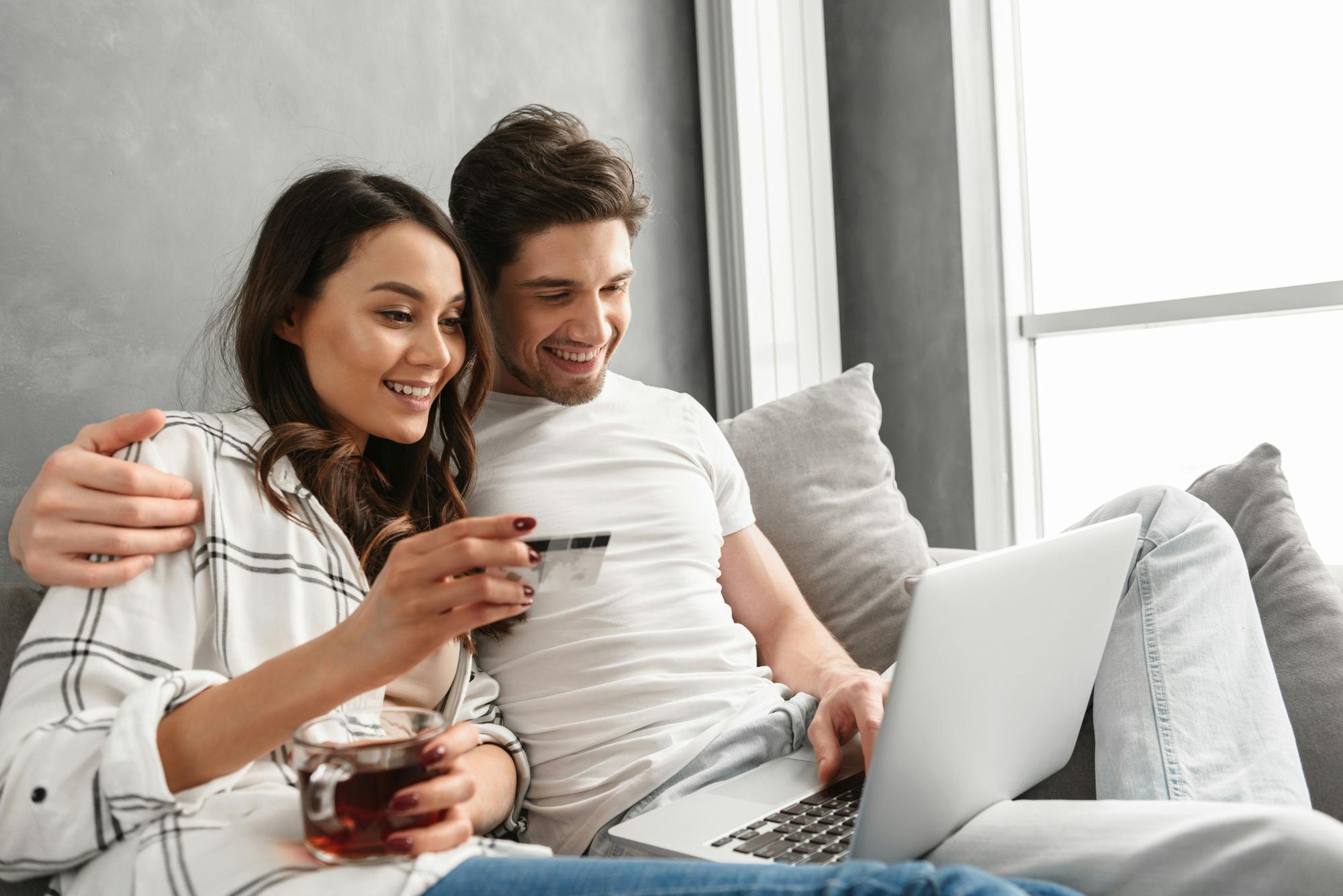 New data reveals holidaymakers embrace last-minute planning and mobile ...
