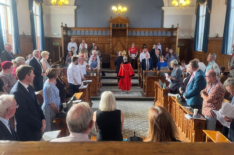 Police Called As Farcical Meeting Descends Into Chaos