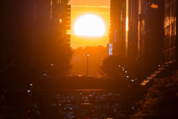 Manhattanhenge 2025 ends tonight in NYC. Here's the forecast and where ...