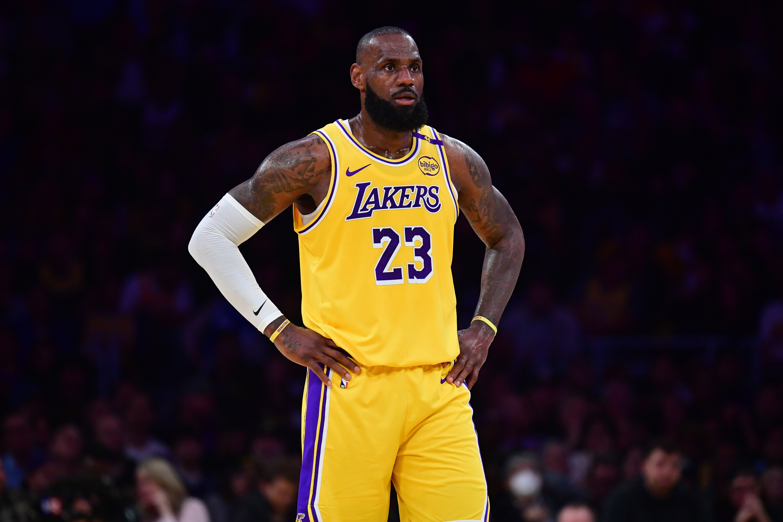 LeBron James confuses fans with social media post in Spanish