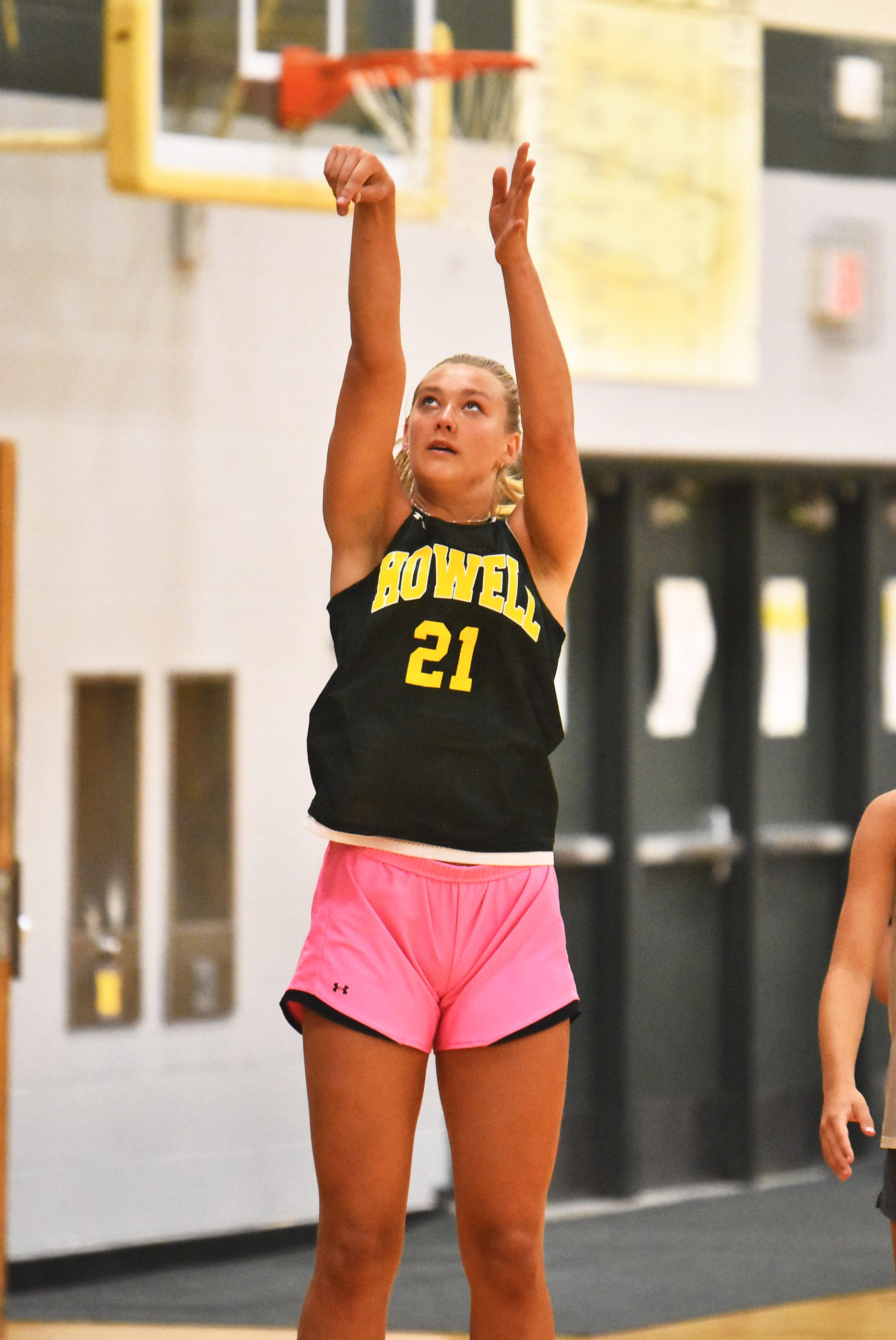 Lilly Williams jumps from homeschool to Howell HS as state's No. 1 ...