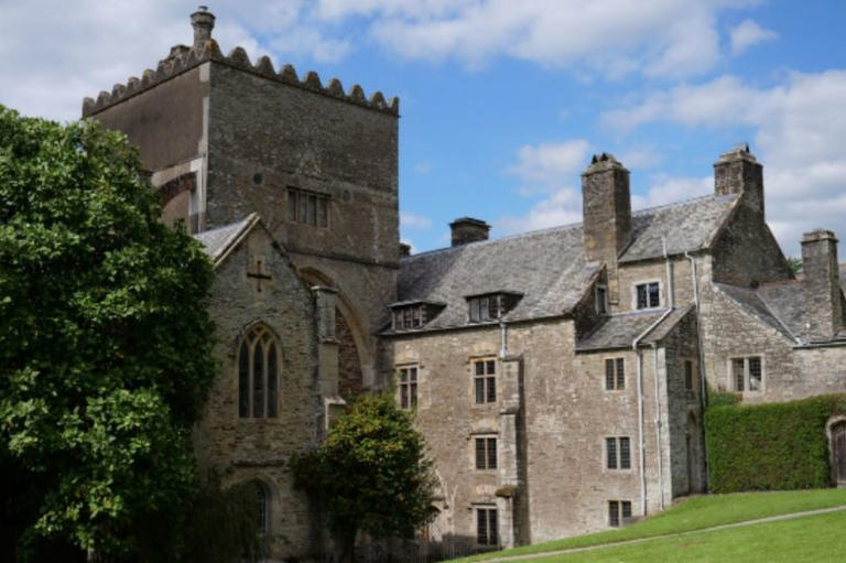 Major UK institution cuts 550 jobs after Rachel Reeves tax hikes