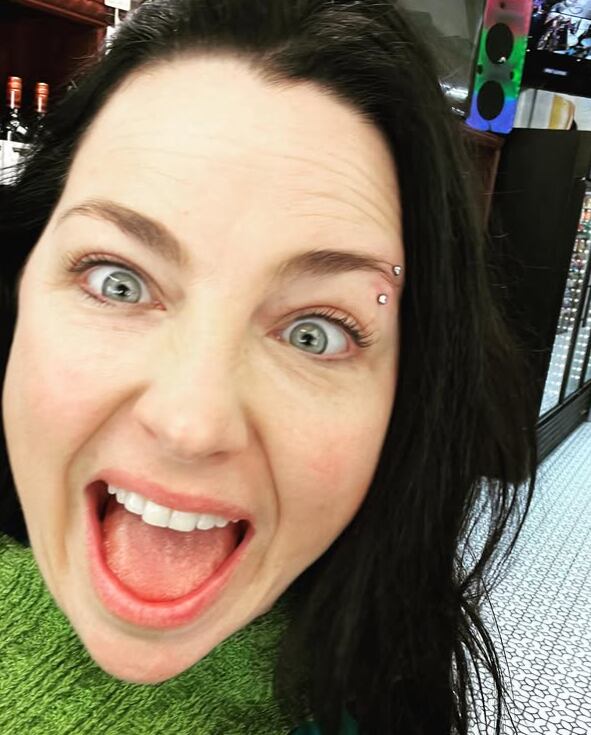 ¿Qué es de la vida de Amy Lee, la vocalista de Evanescence que ahora ...