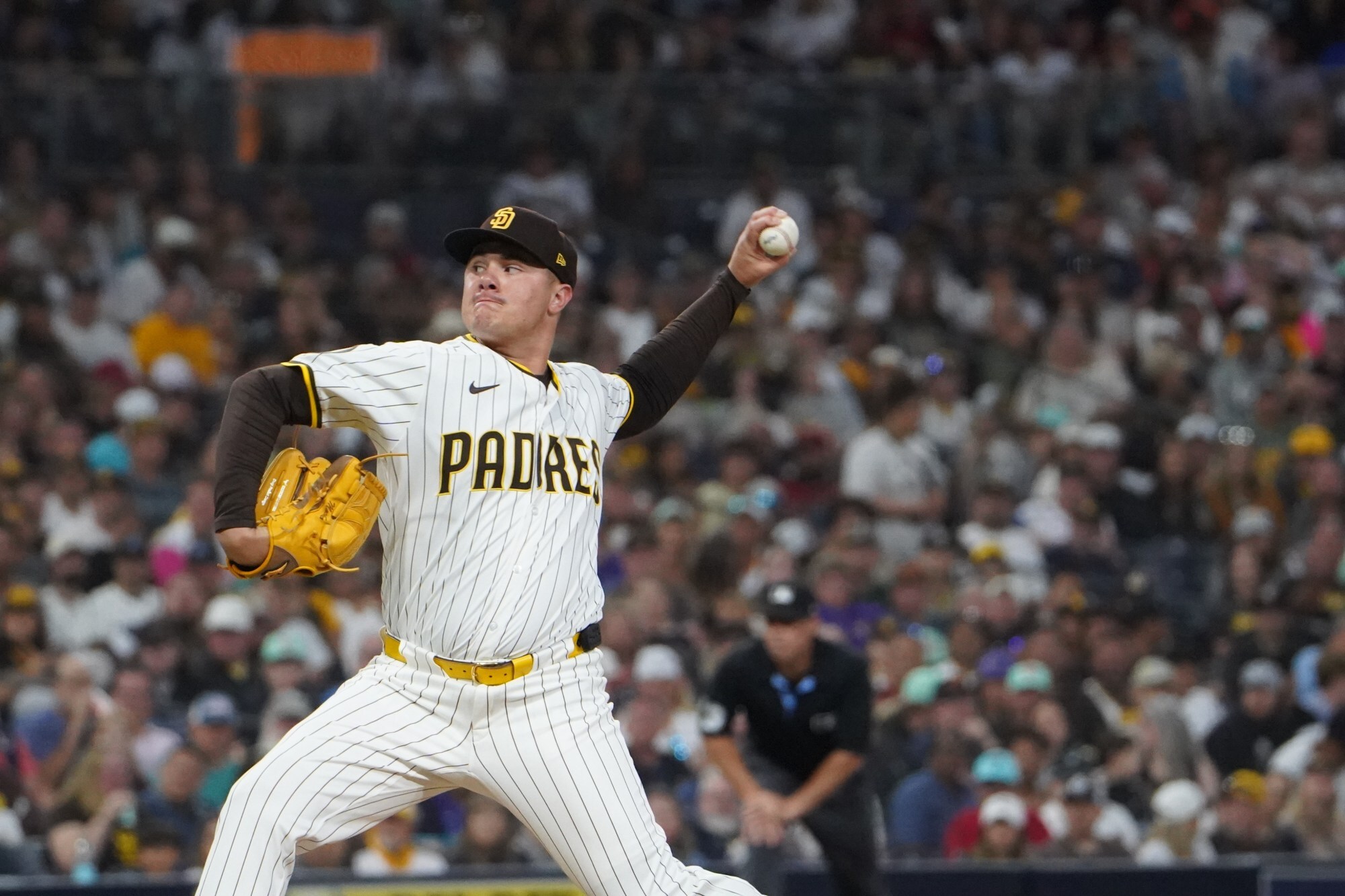 Bombs and the bullpen lift Padres past Diamondbacks