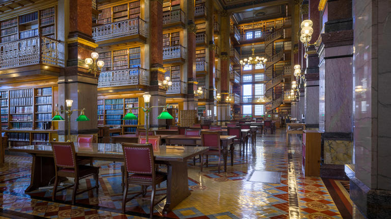 Iowa's Prettiest Library Just Outside Of Des Moines Is Known For ...