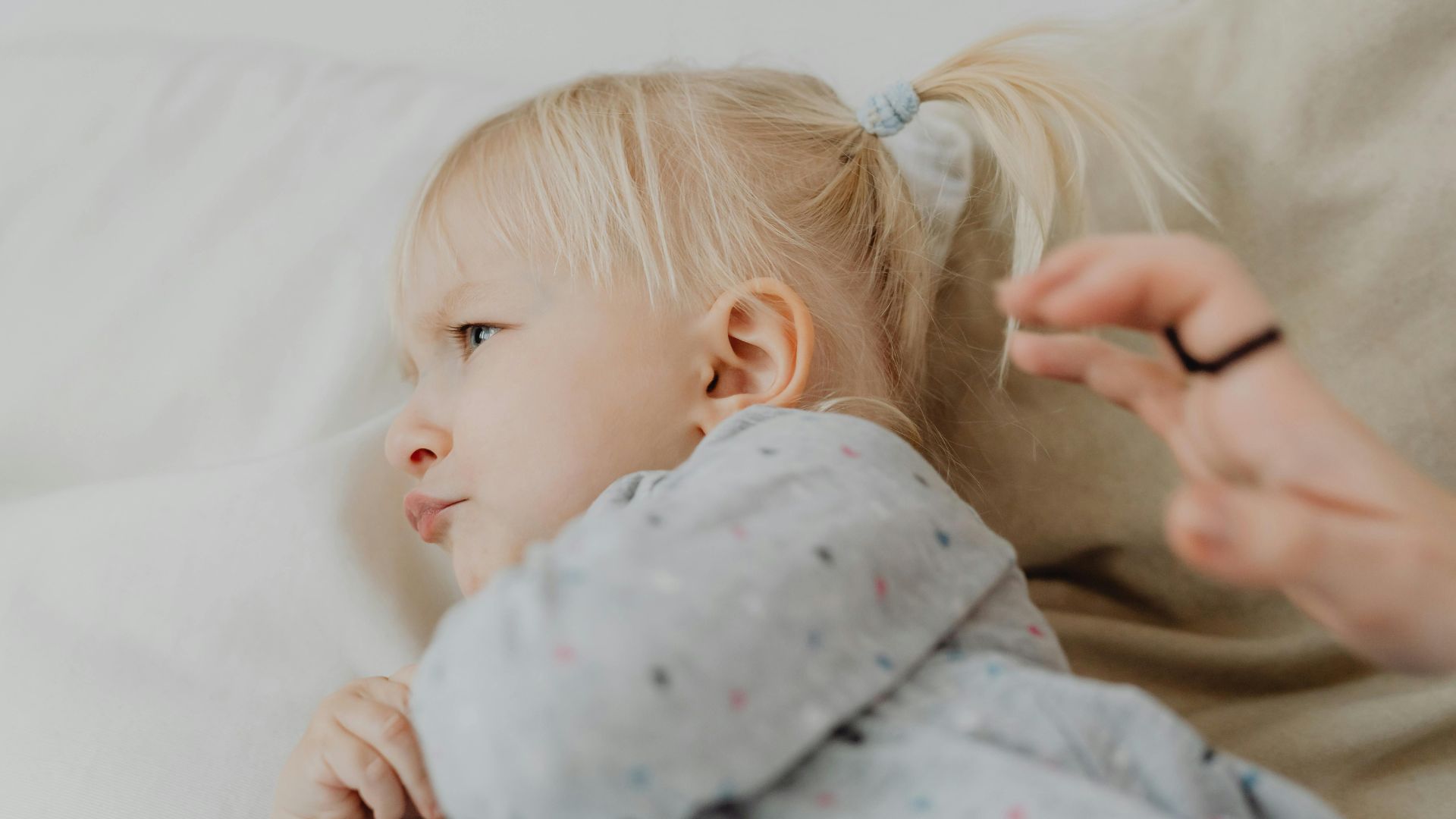 10 Signs Your Kids Need A Babysitter & 10 They Can Do Without One