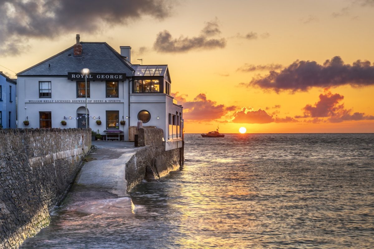 30 charming British waterside pubs, from Cornwall to the Scottish Highlands