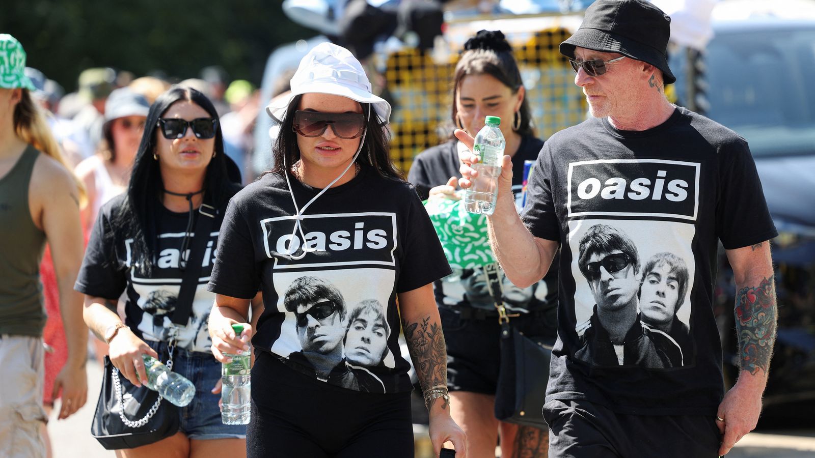 'It's a cultural moment': Oasis fans queue all day for Manchester ...