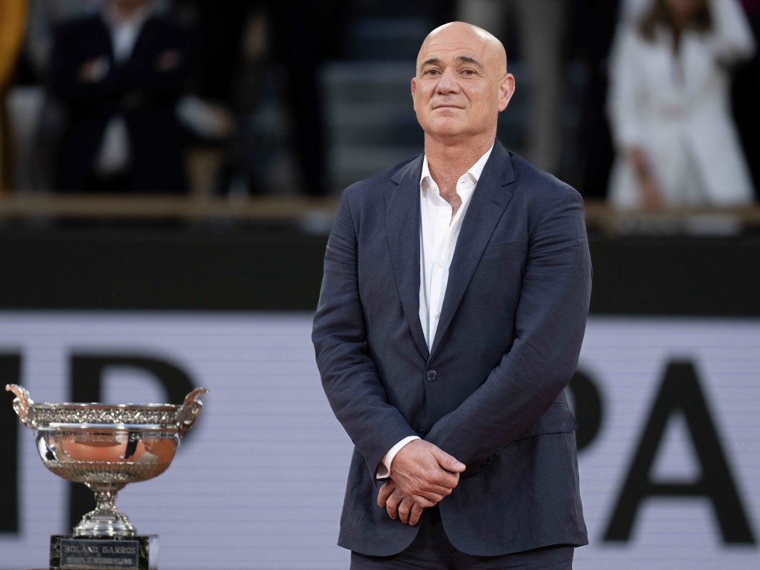 Andre Agassi Steals the Show During Carlos Alcaraz vs. Taylor Fritz ...