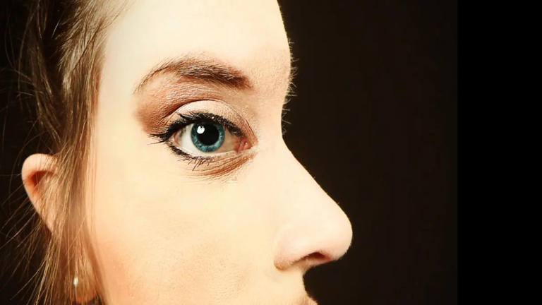 Side Profile or Looking Directly At You? The Way You Look At The Woman ...