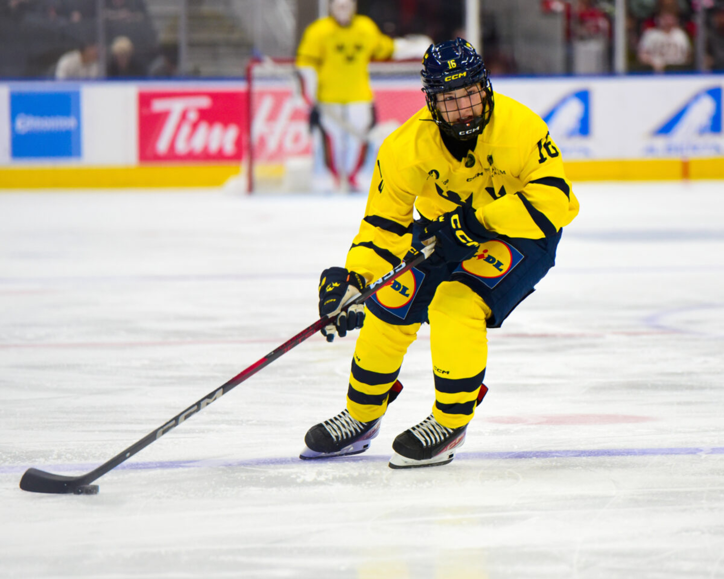 Sweden defeats Switzerland 4-2 in 2026 World Juniors