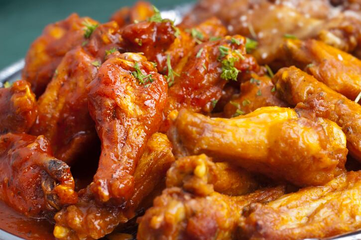 Man exposes himself at Wing Stop drive-thru, charged with indecent exposure