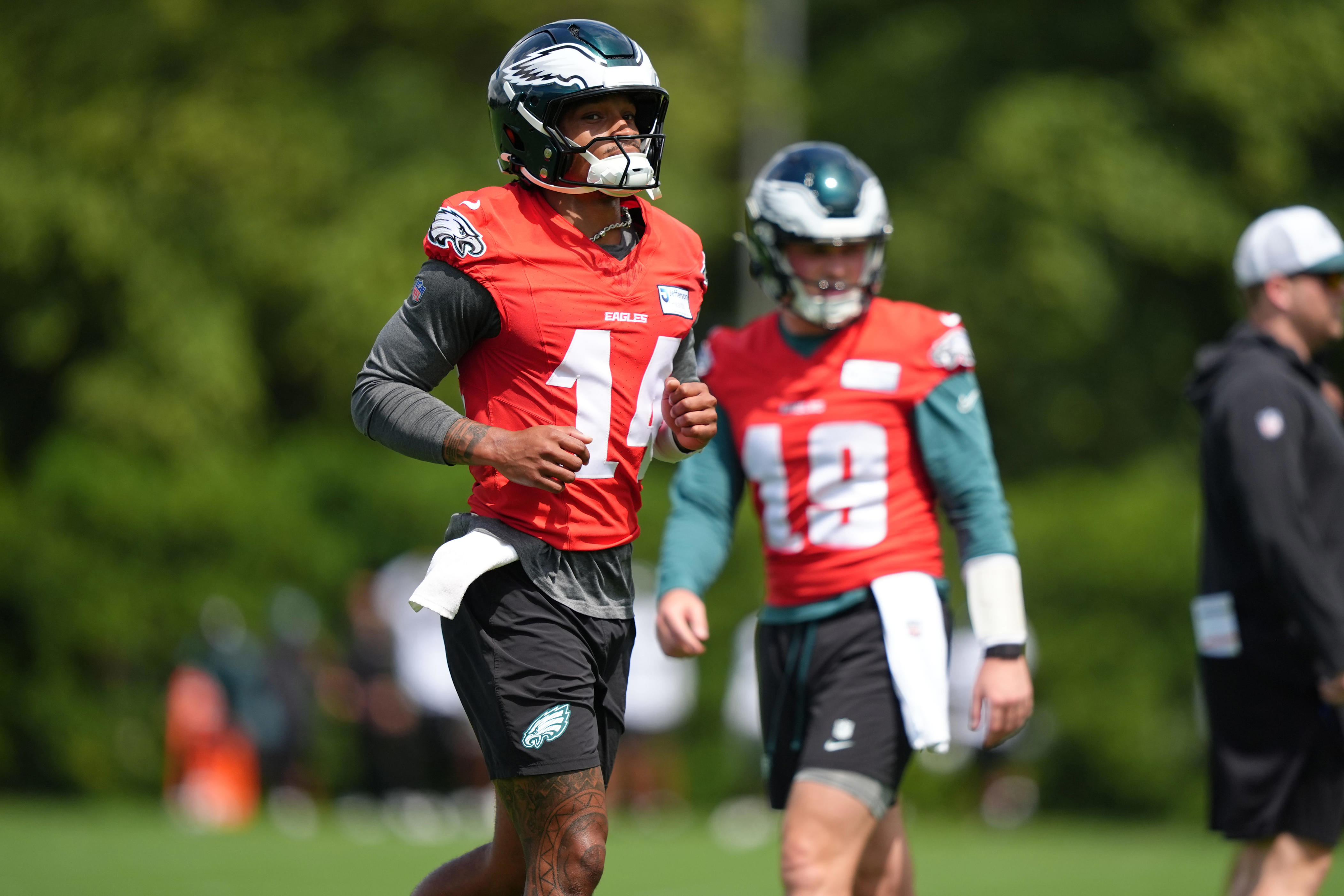 Former UCLA quarterback makes strong impression with Super Bowl ...