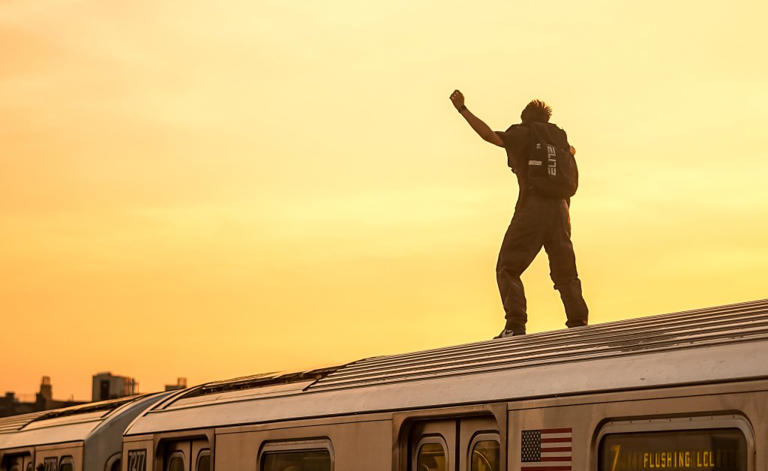 Numbskull snaps pics of NYC sunset while subway surfing – days after ...