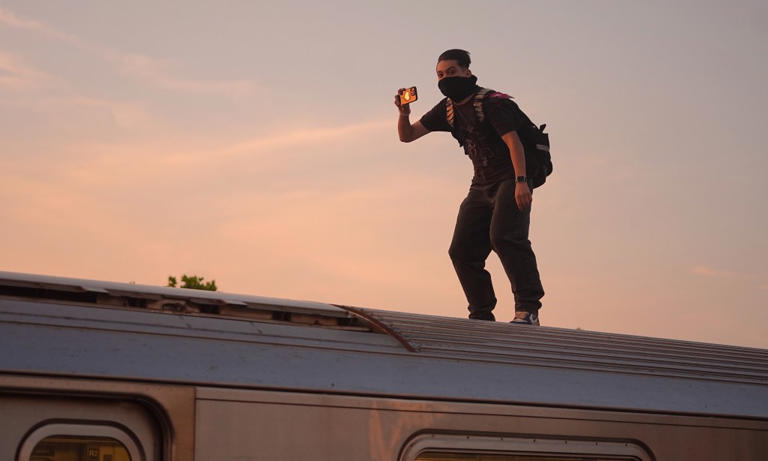 Numbskull snaps pics of NYC sunset while subway surfing – days after ...