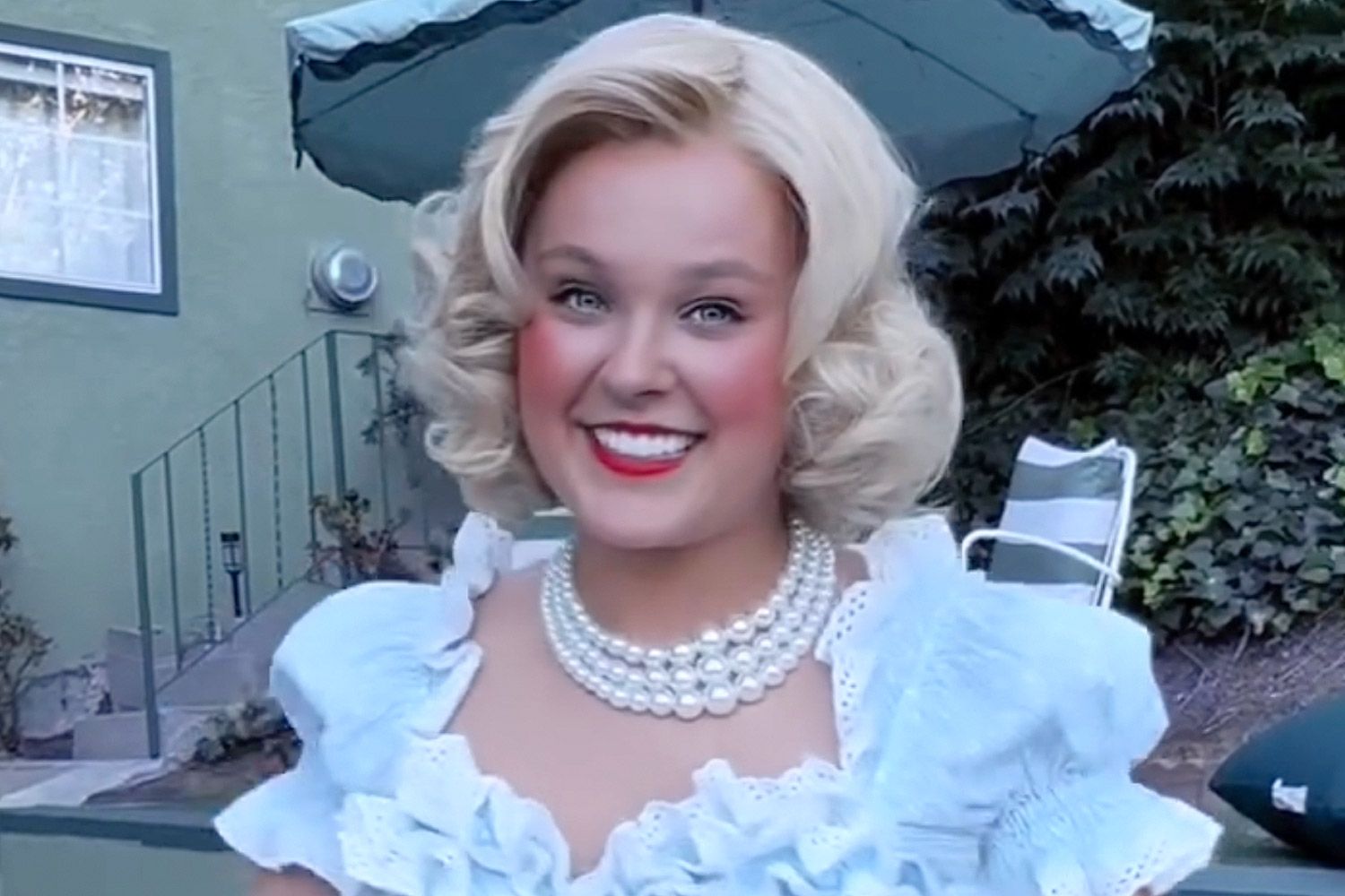 JoJo Siwa Releases Controversial 'Bette Davis Eyes' Cover — Original ...