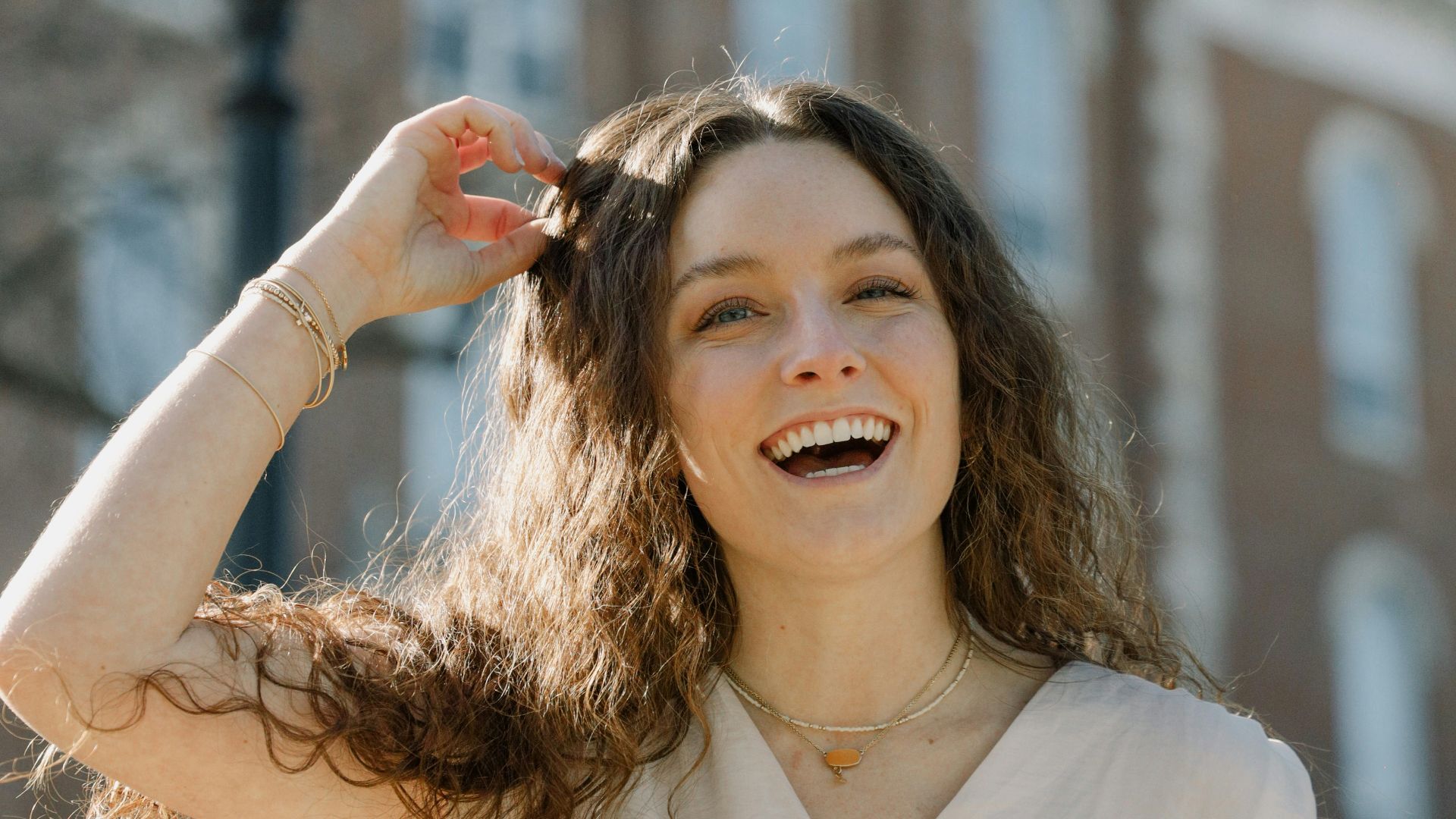 Become Photogenic: 20 Tips For Posing In Photos