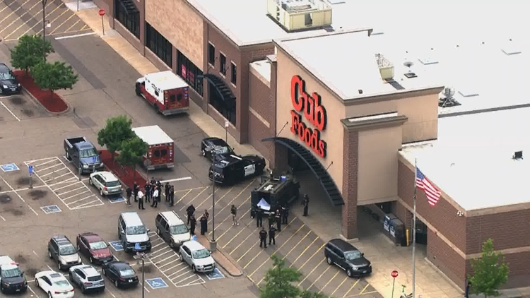 St. Paul Police: Officers exchanged gunfire inside Aldi before suspect ...