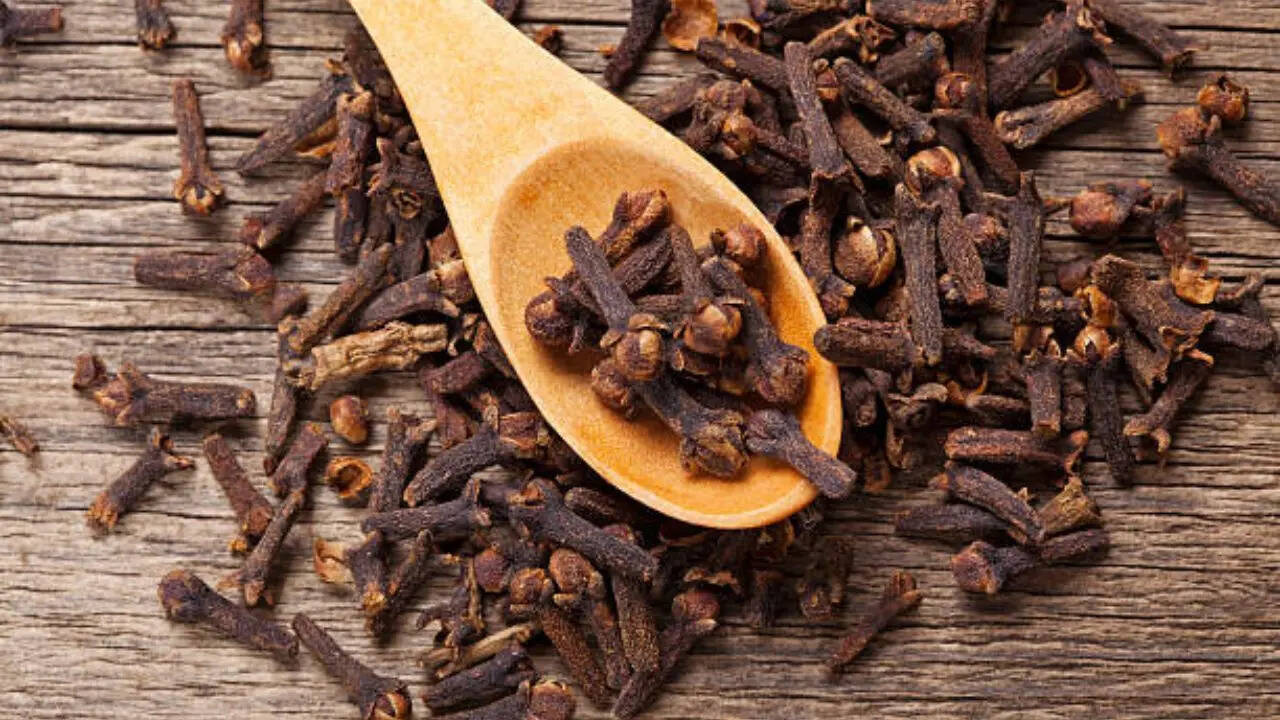 Chewing Just One Clove in the Morning Can Supercharge Your Health; Here ...