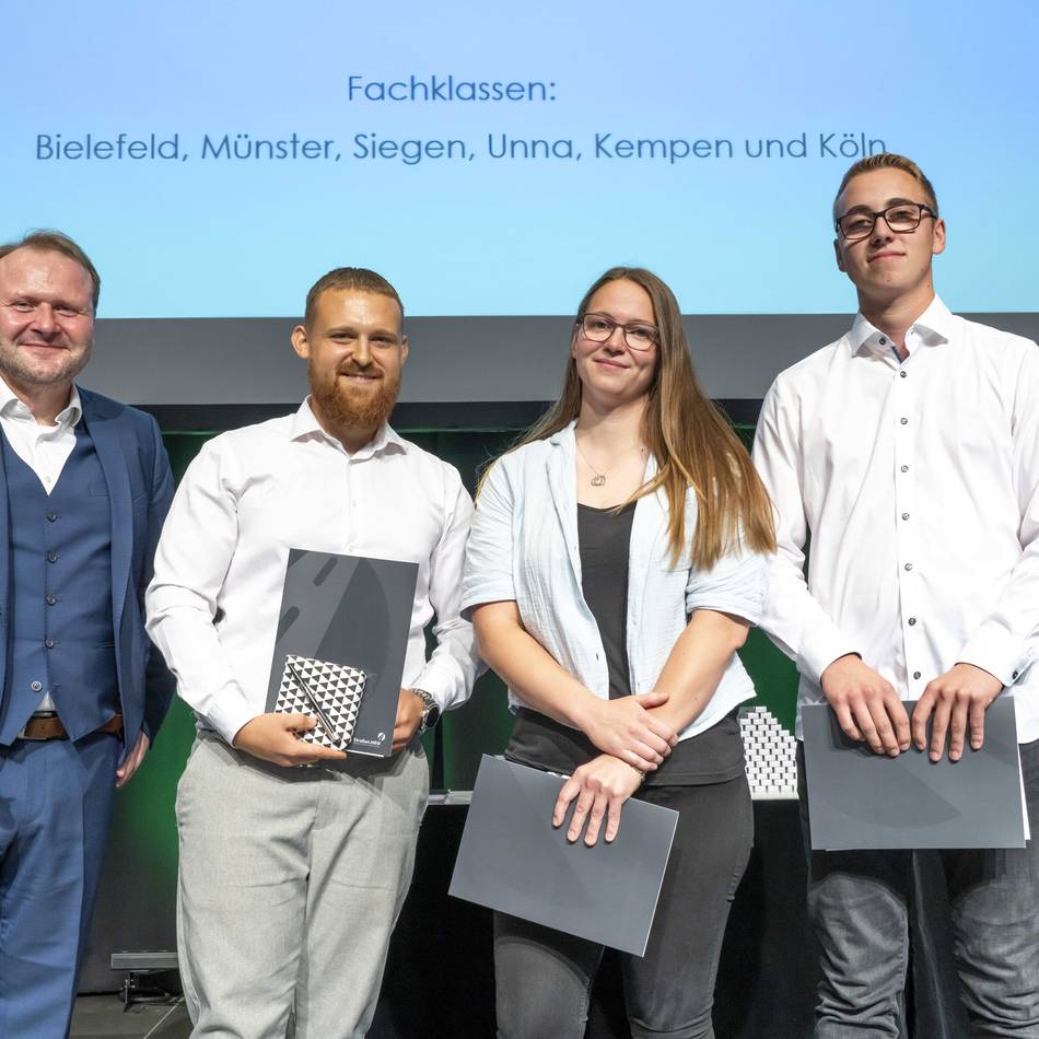 Straßenwärter-Abschluss in der Hand – Robin Maas unter den Besten im Land