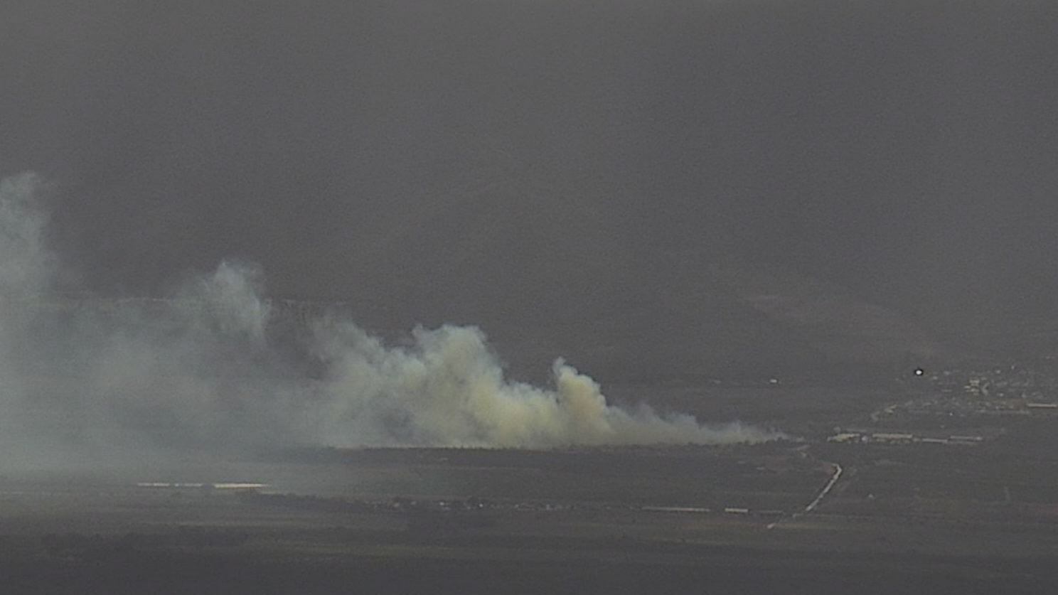 Firefighters extinguish brush fire on Maui