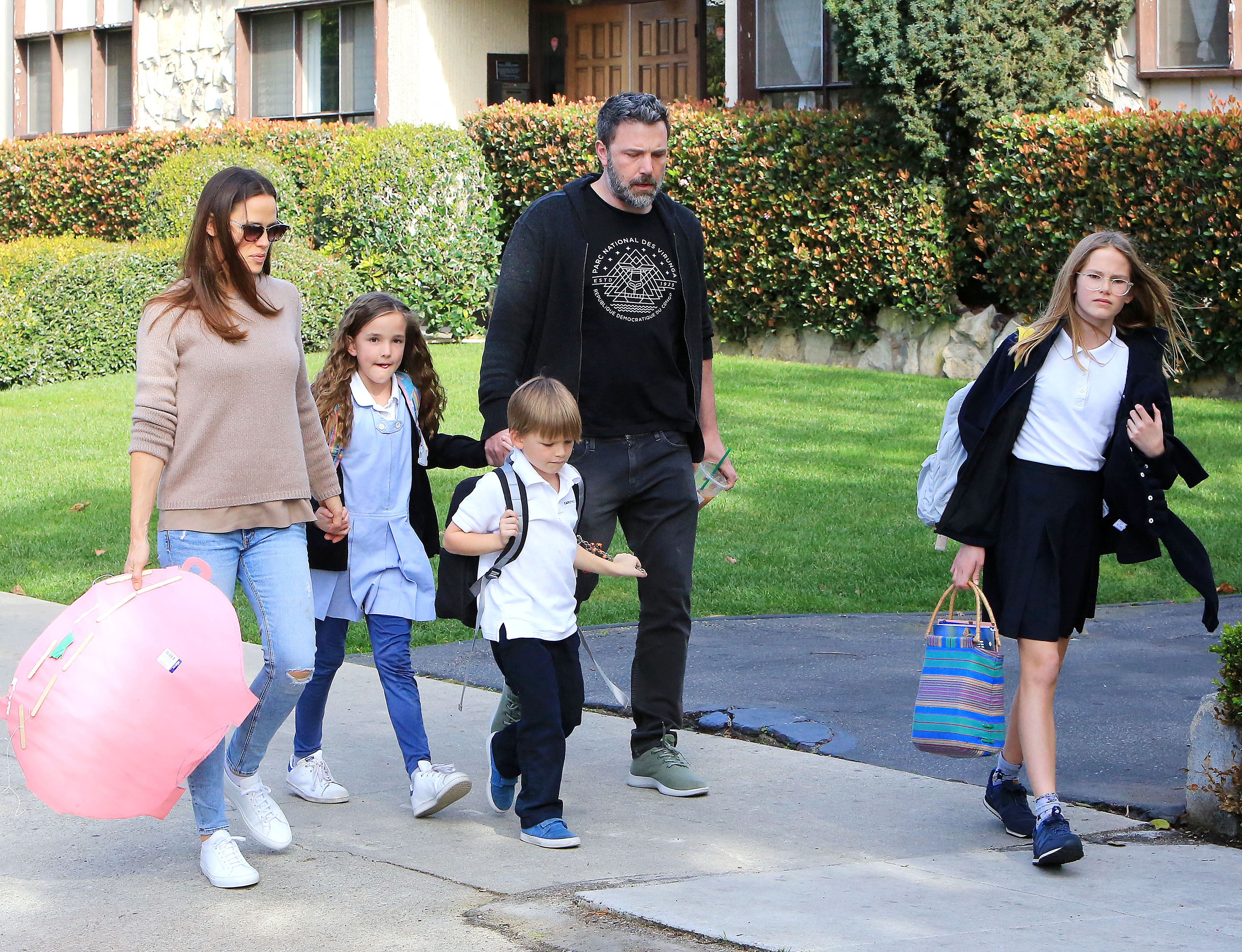 Exes Ben Affleck and Jennifer Garner hit a Red Sox game for sweet ...