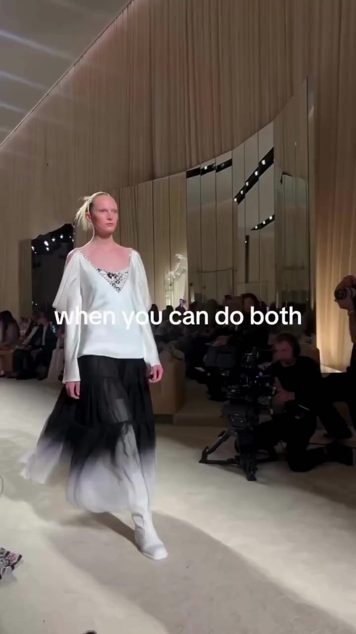 Alex Consani at Chanel AW25 Couture at Paris Fashion Week