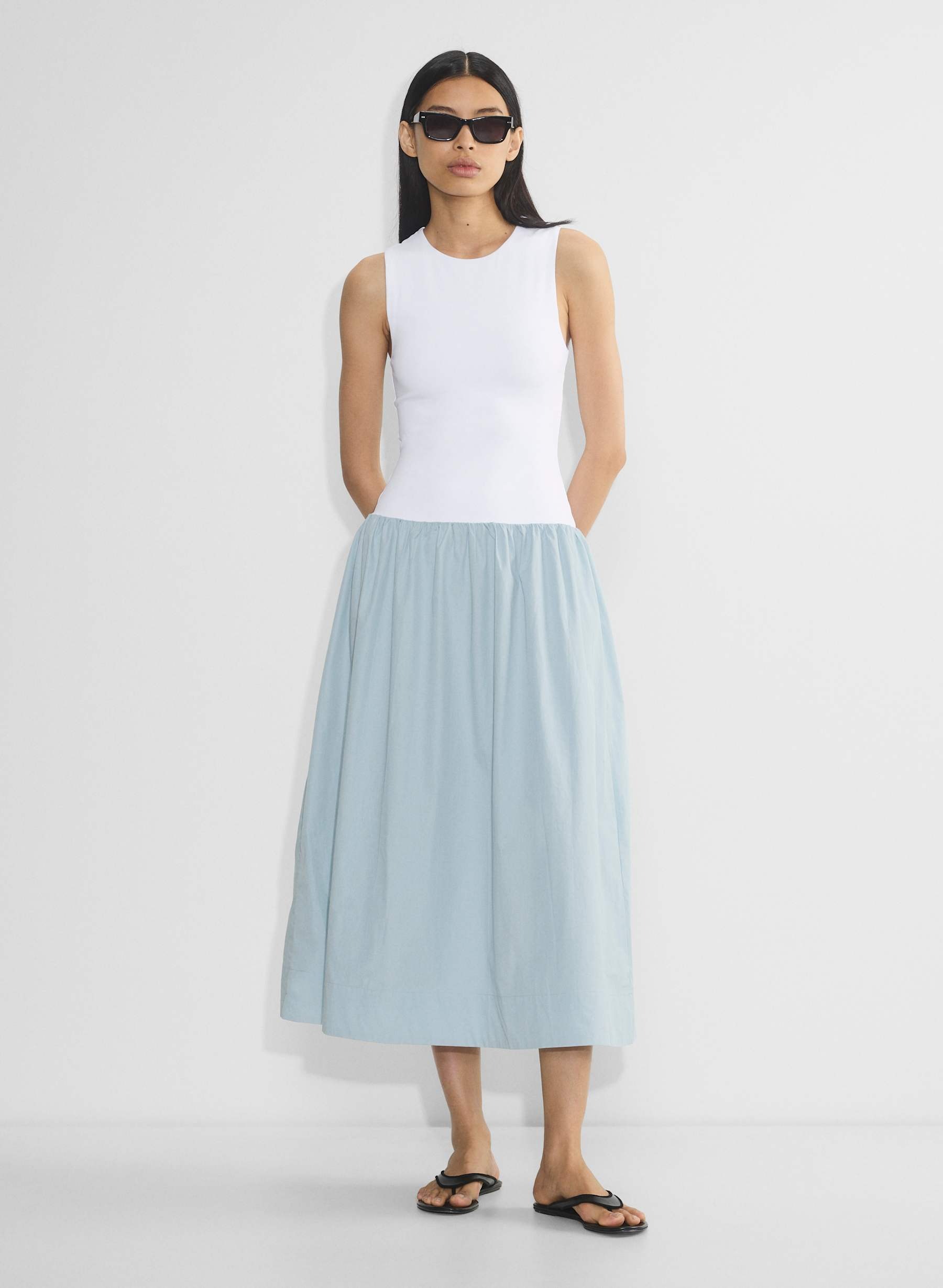 Anna Wintour Just Abandoned Her Signature Uniform for a Surprising Drop ...