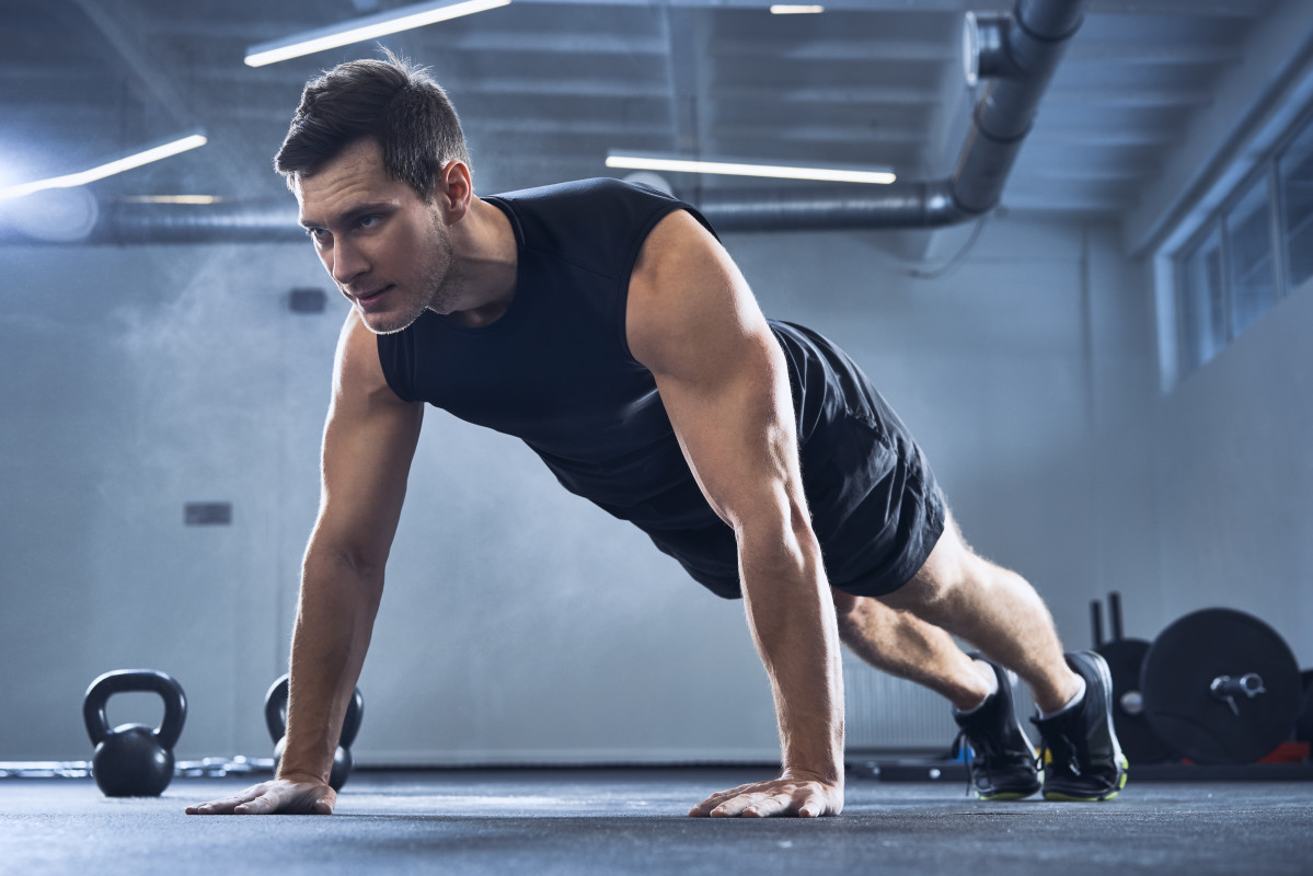 Trainer Shares 3 Fitness Tests Every Man Over 40 Should Try to Expose ...