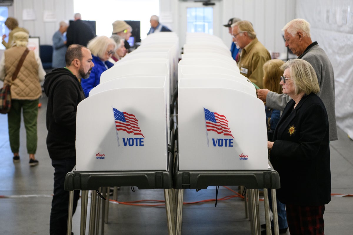 Voters label Democrats ‘out of touch’ and ‘weak’ in latest troubling ...