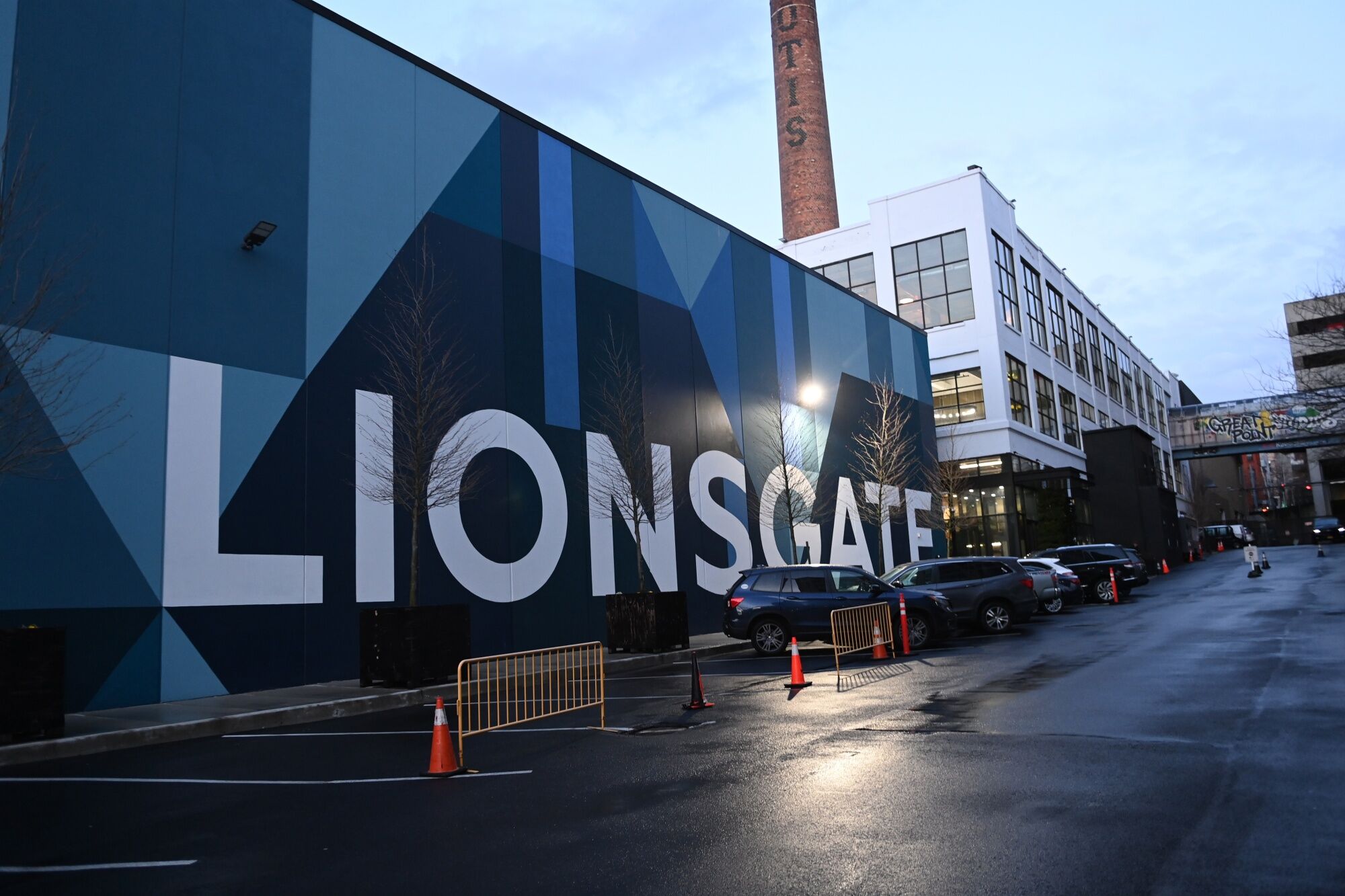 Apollo-Backed Legendary Weighs Acquisition of Lionsgate Studios