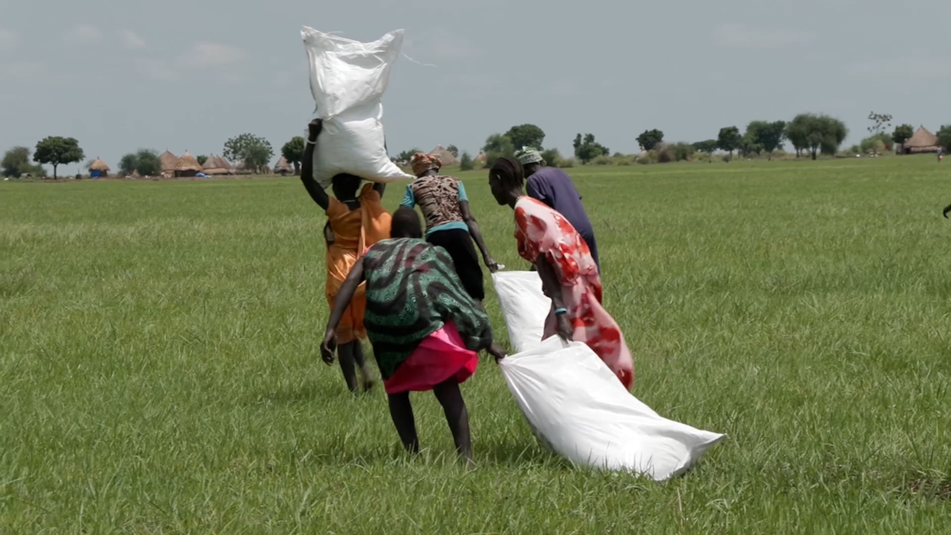 Airdrops deliver food in hard-to-reach South Sudan as US cuts back on ...
