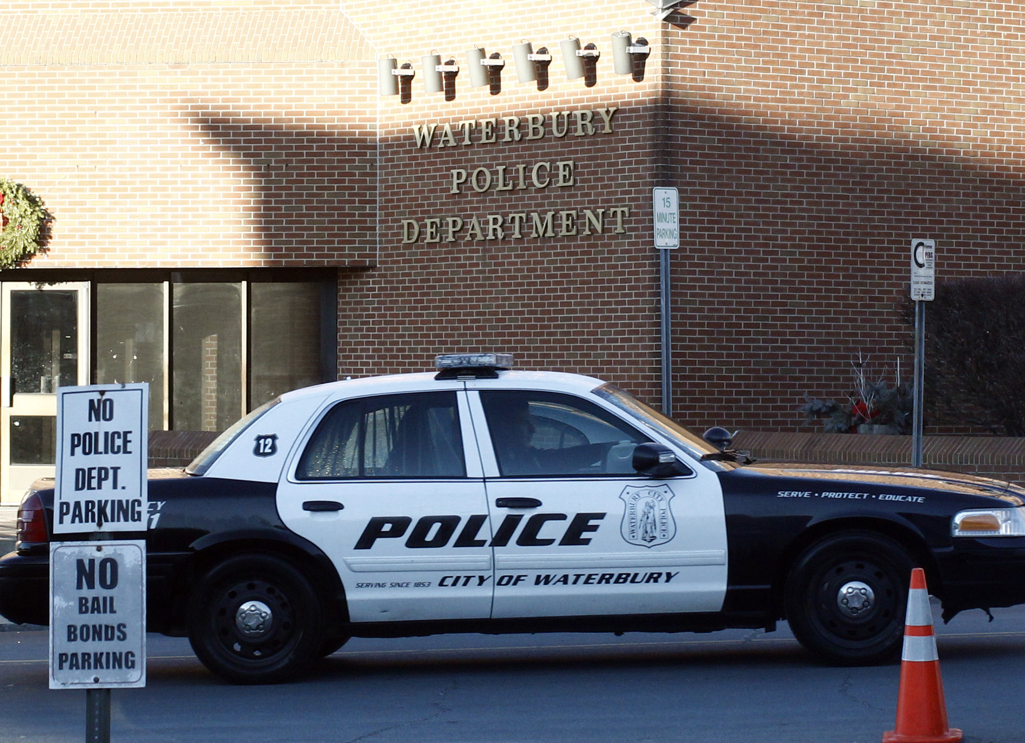 Waterbury investigation closes Buckland Drive Tuesday morning, police say