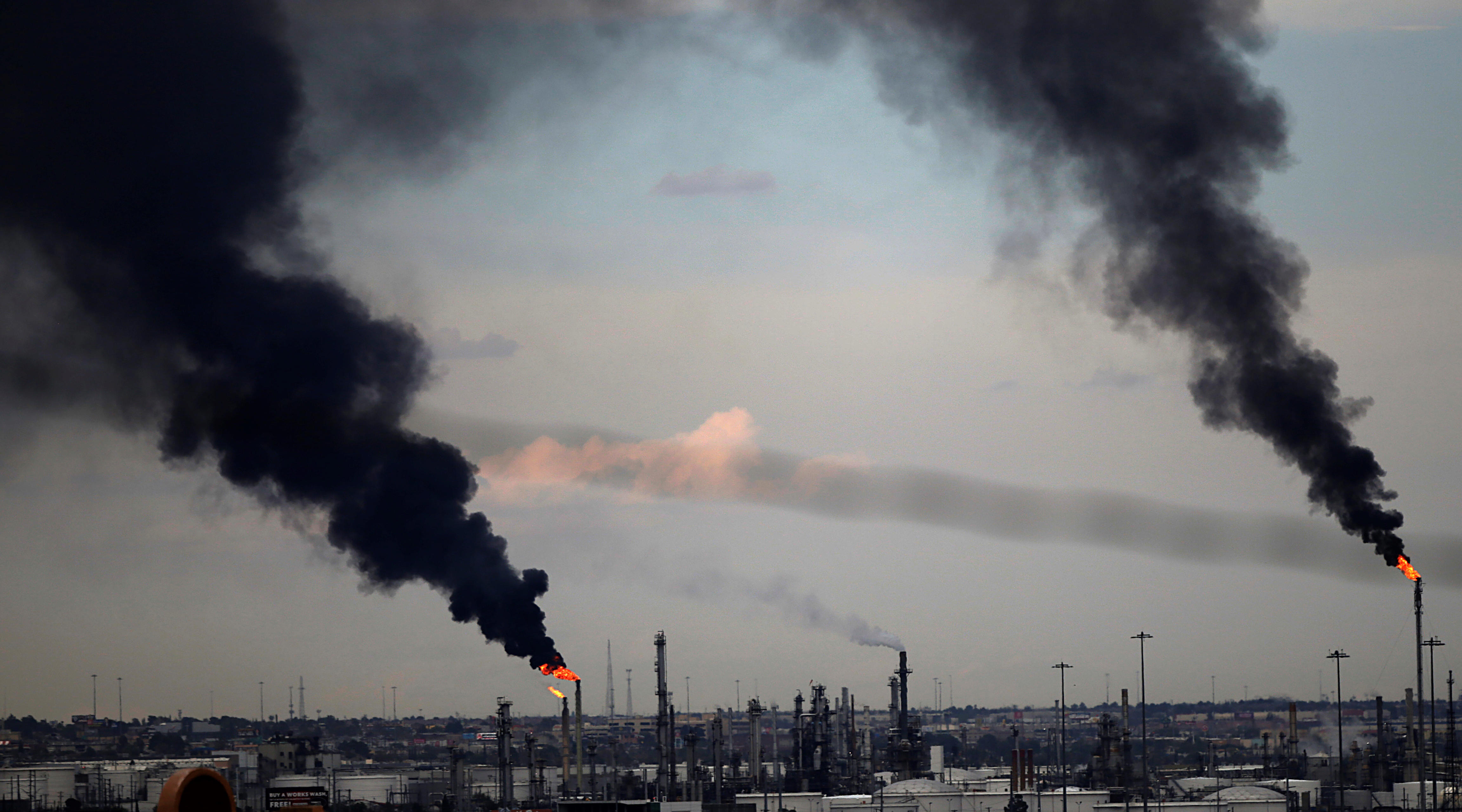 El Paso residents demand answers after fire, smoke erupt at Marathon ...
